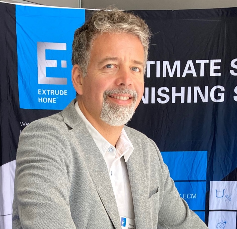 イタリアのボローニャで開催されたMECSPEでのExtrude Hone